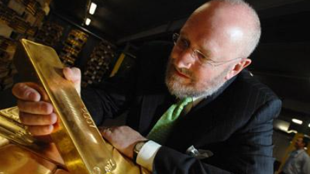 各国为什么要把黄金储备都存放在美国?不怕美国人赖账不还吗?