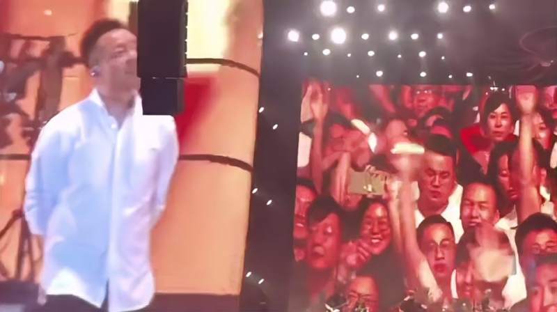 许巍的演唱会,响起这首歌的前奏,你就会觉得来值了!