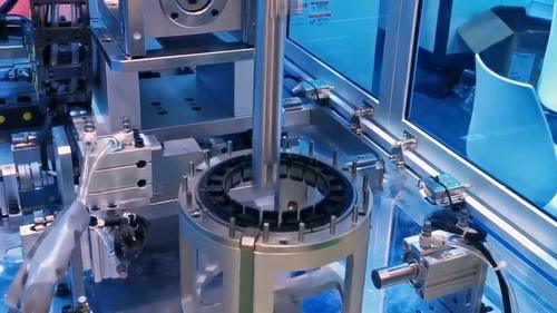 展会上拍到的,自动化线圈绕线设备演示,这速度比现在投入使用的机器快多了