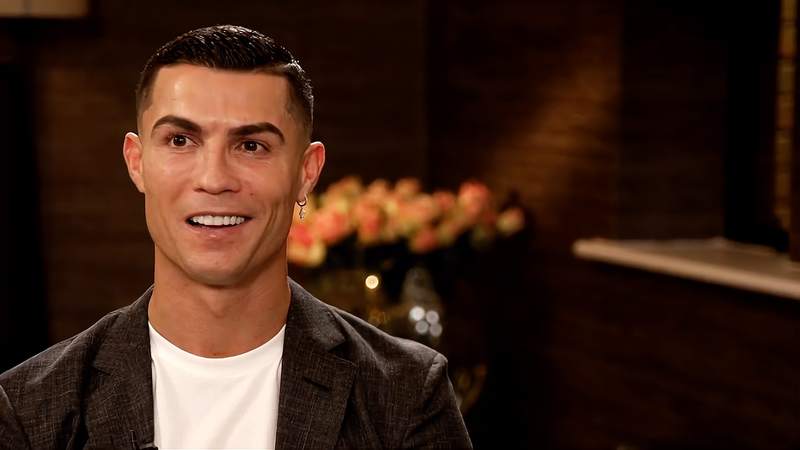 C罗专访盛赞梅西：神奇伟大的球员！我们不像朋友更像队友