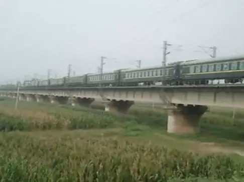 京九线 HXD1D牵引客车K744次通过鼓河大桥