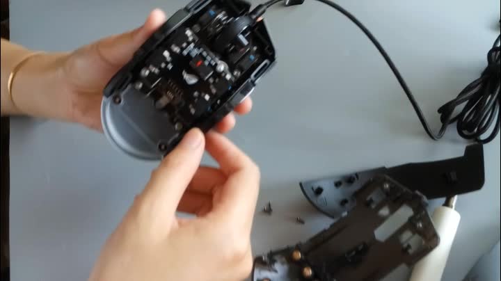 华硕Evolve游戏鼠标拆解及重装,妹子一怒片刻解决