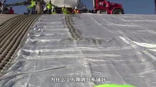 为什么不可思议的“土工格栅”铺在地上后不断冒泡?
