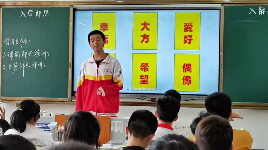 课前即兴演讲尝试,1分钟准备时间,他们远比我们预想的要优秀