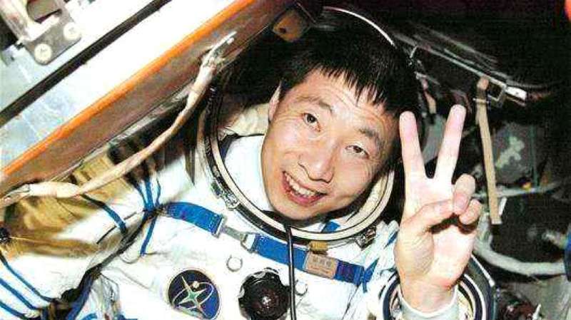 杨利伟在太空曾听到敲窗声?10多年后找到原因,庆幸捡回一命