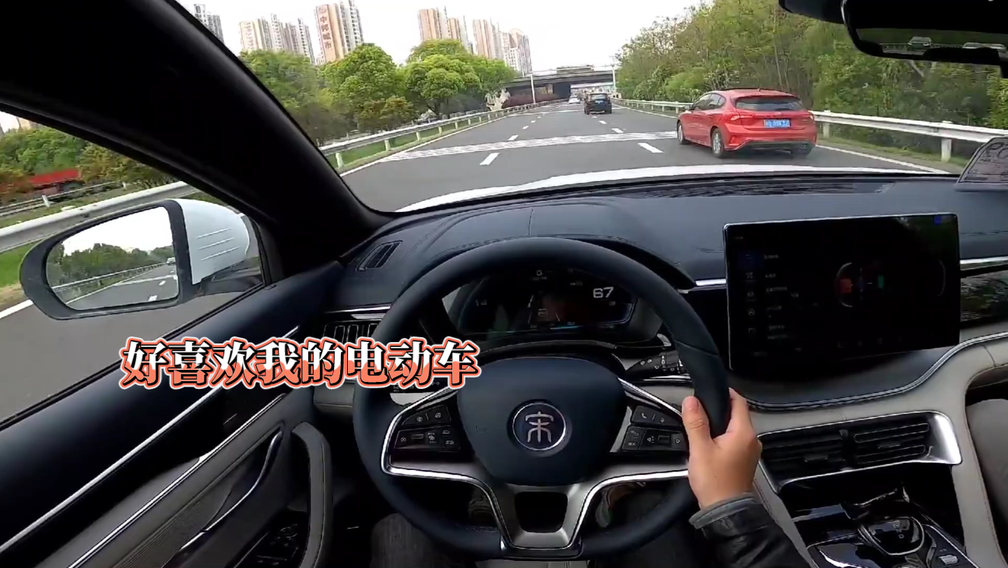好喜欢我的电动车:内饰大比拼!谁的最豪华魏牌拿铁dht 丰田rav4混动 ...