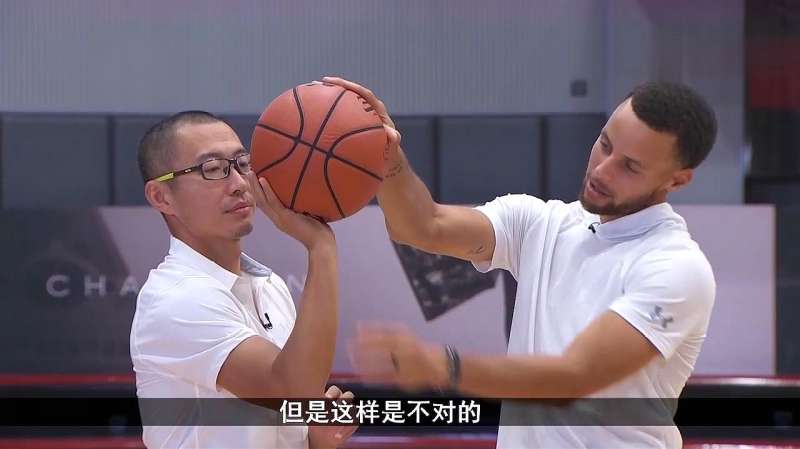 库里亲自教学!教你正确的投篮姿势!多数人的都错了!你的呢?