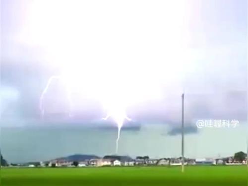 用旧打火机自制闪电模拟器,太酷了!