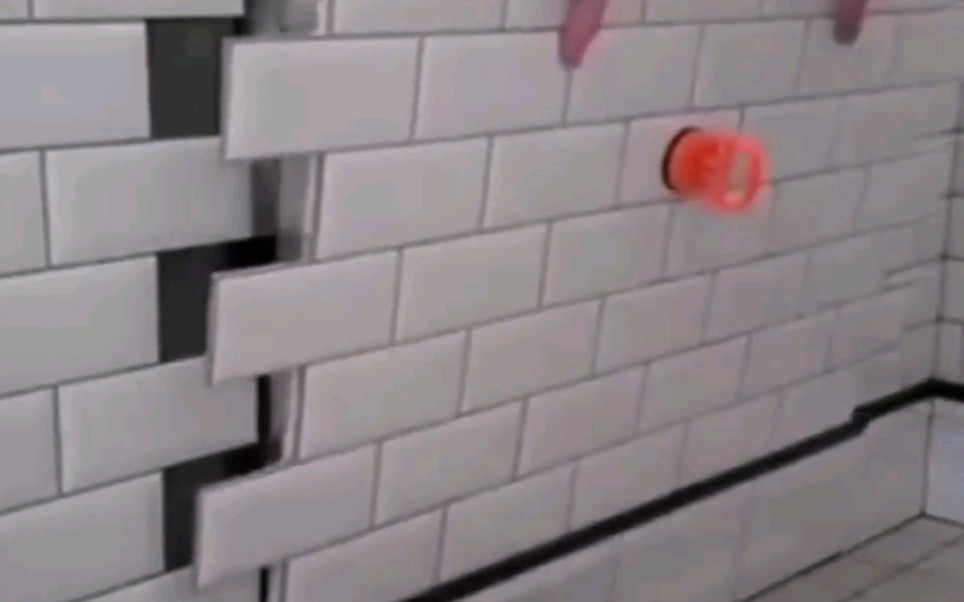 这个设计师设计的暗门爱因斯坦都想不出来!