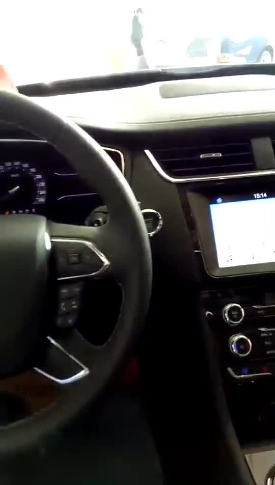 自动旋转档的汽车启动方式。