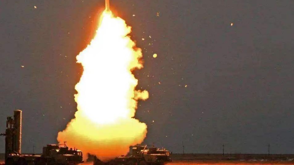 一枚导弹呼啸而出直奔太平洋中部,可击毁半径1.2万千米内目标