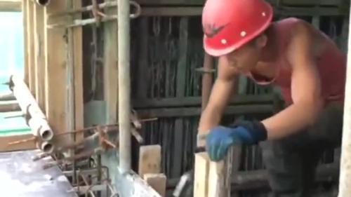 可以规定不能扳弯钢管,但是不能说钢管被混凝土压弯