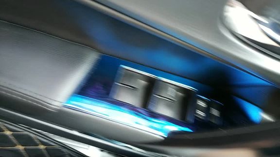 丰田卡罗拉全车的玻璃升降开关和车门锁都在这里「来自懂车帝车友圈」