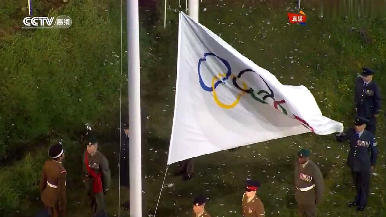 回顾伦敦奥运会,奥运五环旗帜的升起,象征奥林匹克精神永远流传