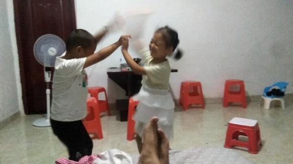 不知道如何教导孩子处理学校经常被打事件,直接教练习打架