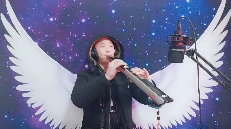 模仿一百种乐器的电吹管演奏《人间第一情》太完美了