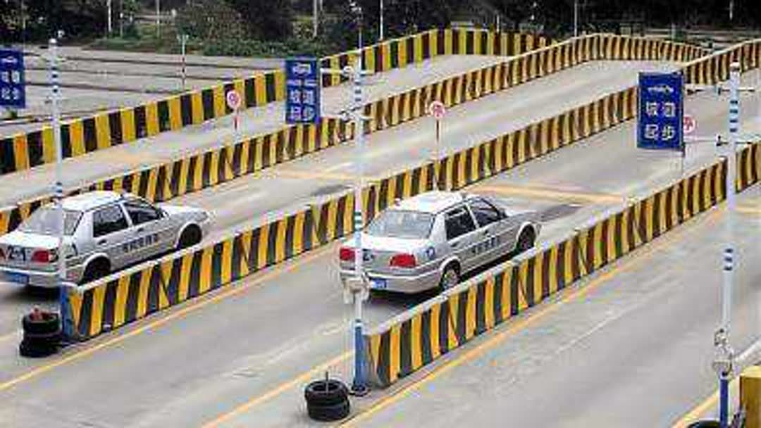 半坡起步一紧张就熄火，老司机教你应对技巧！