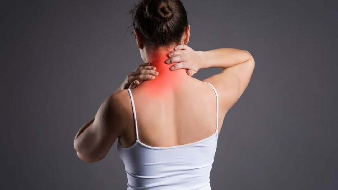 枕头不适合易引起颈椎病?医生直言:许多人没有重视