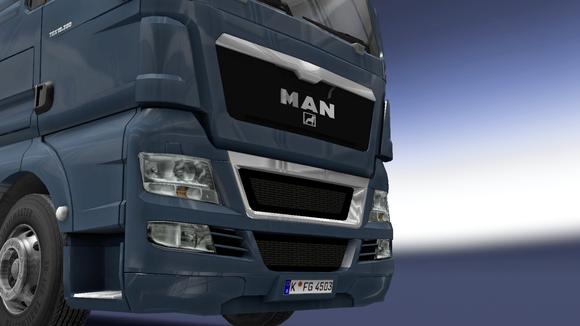 轩银在这里:卡车模拟,游戏当中驾驶德国曼重型卡车低配版本