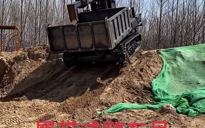履带随车吊下线测试。四支腿稳定性超强。吊臂360度无限旋转。