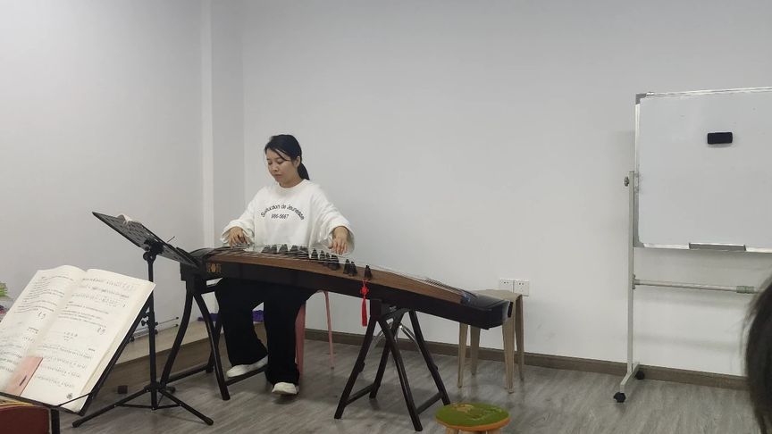 古筝《虞美人》前奏#美女老师#教学
