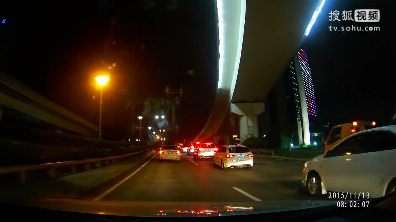 比小米行车记录仪拍摄好的凌度安霸A12行车记录仪