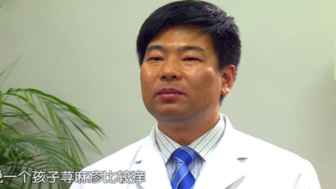 小孩身上起了很多疙瘩瘙痒难忍 快试试医生推荐的这一方法