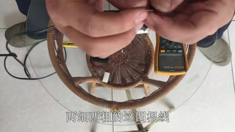 电工小高;小高今天教大家用万用表测量手机充电线的电源跟数据线