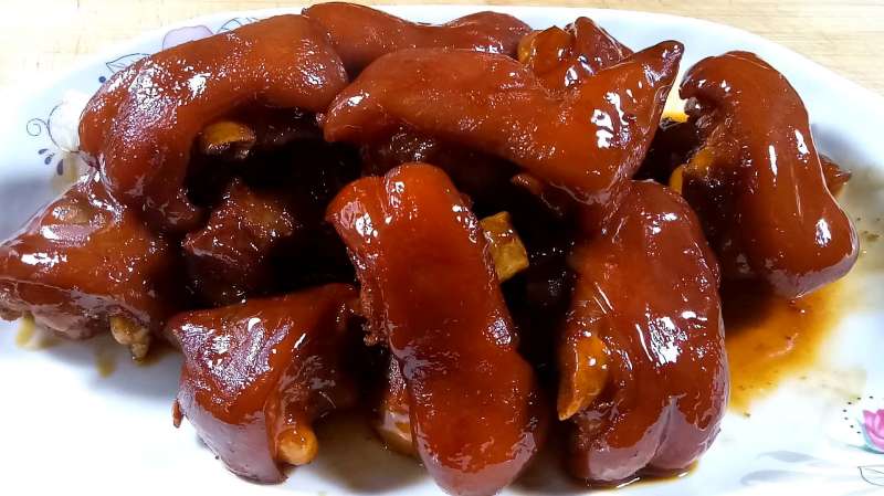 教你猪脚好吃的做法,出锅实在太香了,每次过年都要做一次!