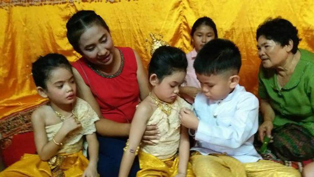 三胞胎兄妹办婚礼,迷信传统解除魔咒