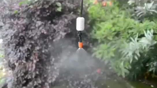 橙色可调节雾化微喷头,出水效果好,可调节大小,组装简单