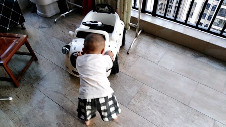 宝宝说这车怎么推不动!