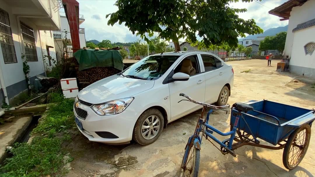 新买的手动挡轿车,花3800元改成半自动挡,改完小伙后悔了