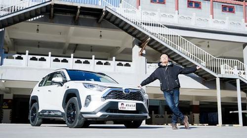 过年回家混动省油不香吗?老王带你体验RAV4荣放