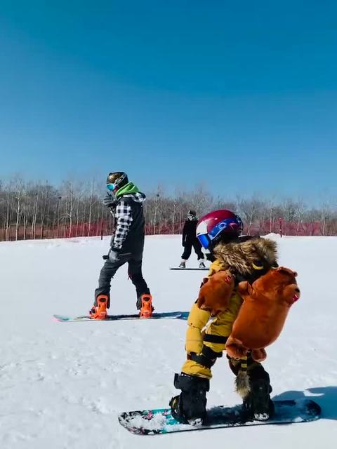 对讲机在滑雪时的正确用法