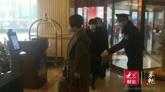 果然视频|代表报到!26日上午出席大会的人大代表陆续到达住地