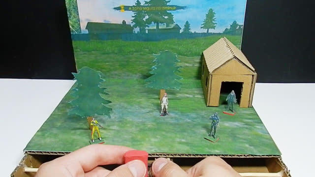 厉害,手工达人教你用硬纸板制作吃鸡游戏,玩起来是另一种感觉