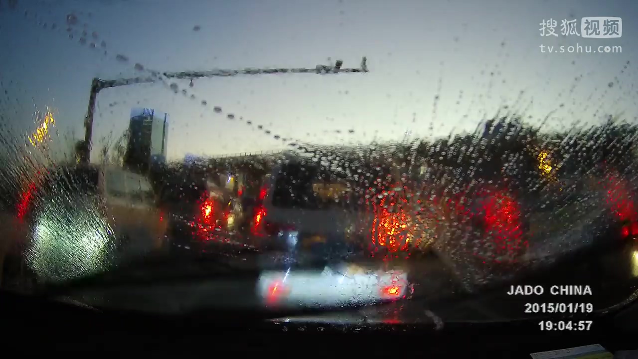 昆明迈卡盾行车记录仪 奥迪A6白天夜间录像视频 (2)