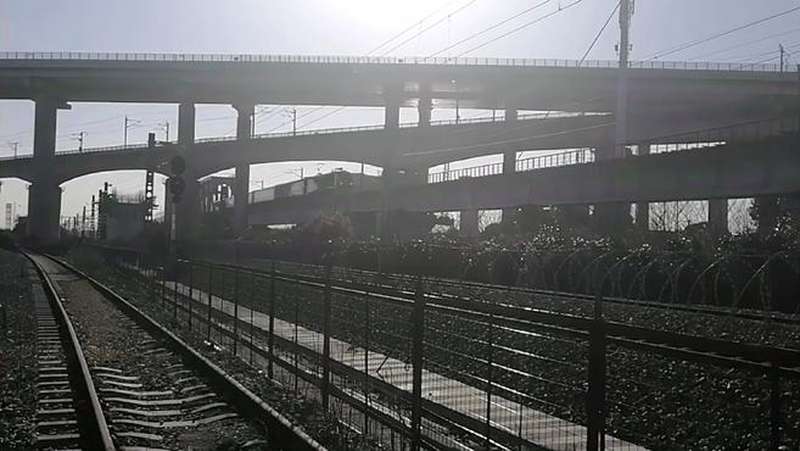 K48次列车杭州至齐齐哈尔低速通过沁春路拍车机位