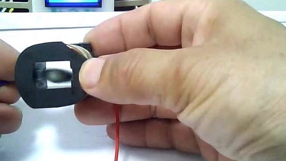 永磁体与电磁体(线圈)的相互作用,近似于悬浮态