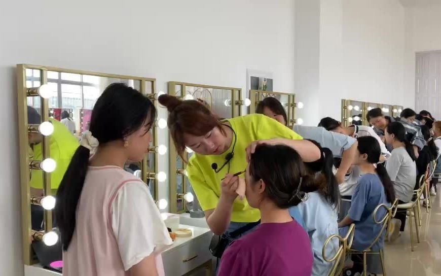 职业学校人物形象设计班