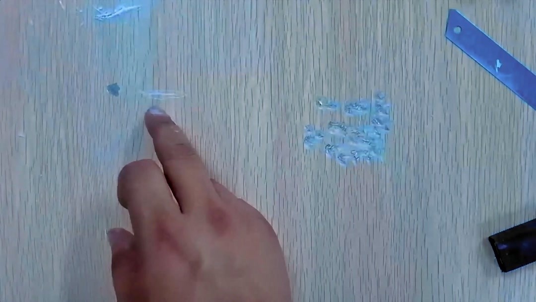 家具补漆修复技术-家具美容材料专卖-家具维修师