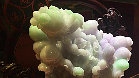 老板疯了! 价值8000万顶级和田玉翡翠摆件, “白菜价”秒杀