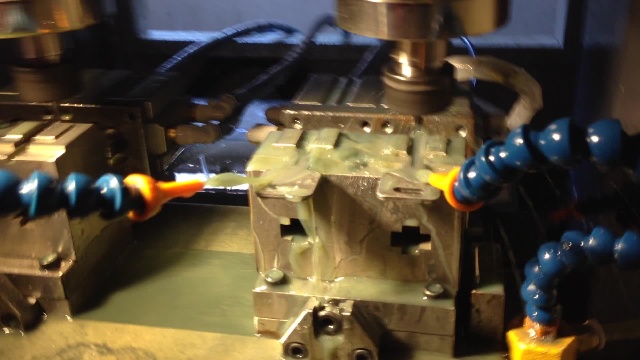 钨钢铣刀加工钥匙视频