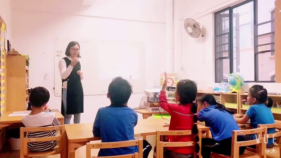 未来班在做微塾数学课试课,后排哗啦啦坐着十几个老师。所有关系到...