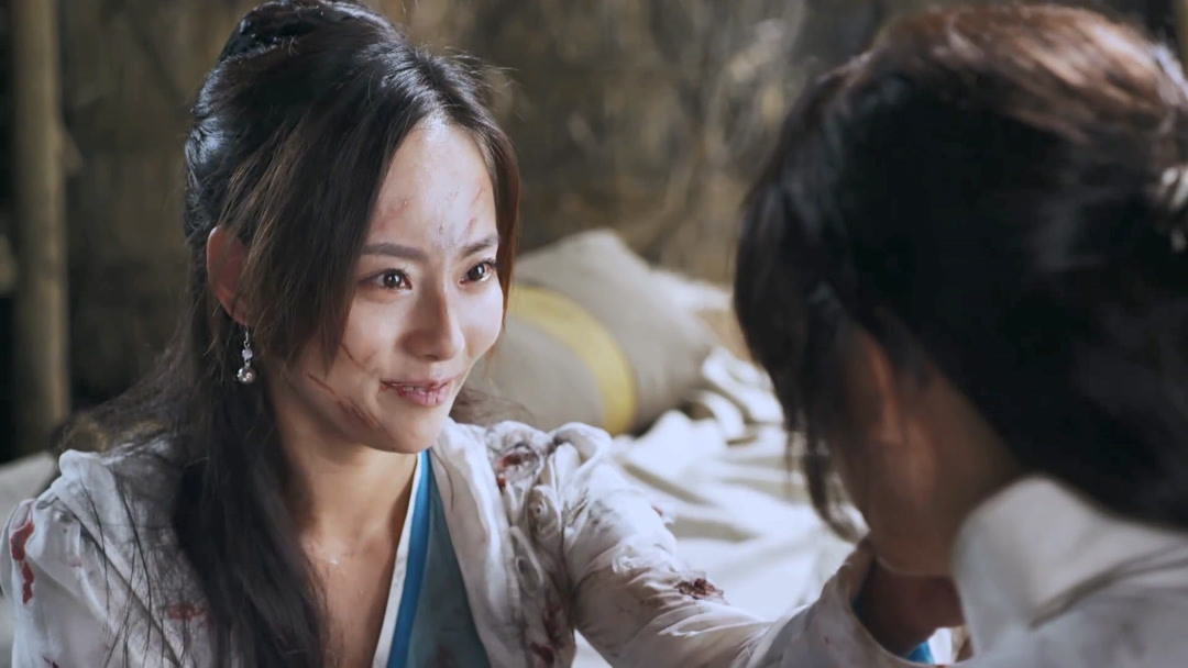 美女为了见到小伙,弄的满身伤痕,结果见到小伙后喜笑颜开!