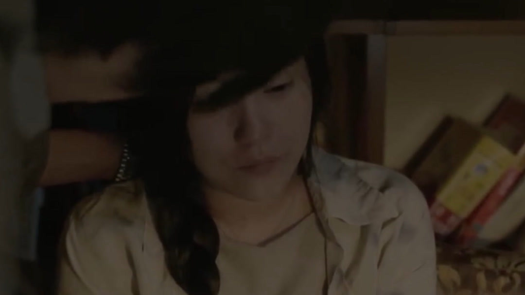 妻子跟闺蜜打架,谁料竟跌下山崖,悲剧了