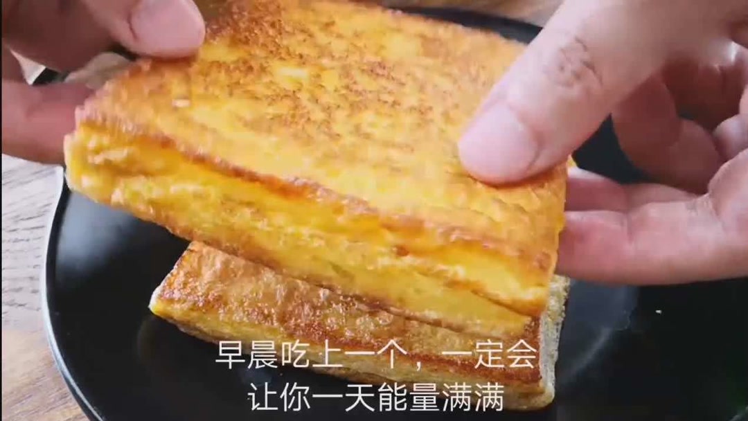 2个香蕉3个鸡蛋,简单一做,做出的懒人早餐包让你一天能量满满