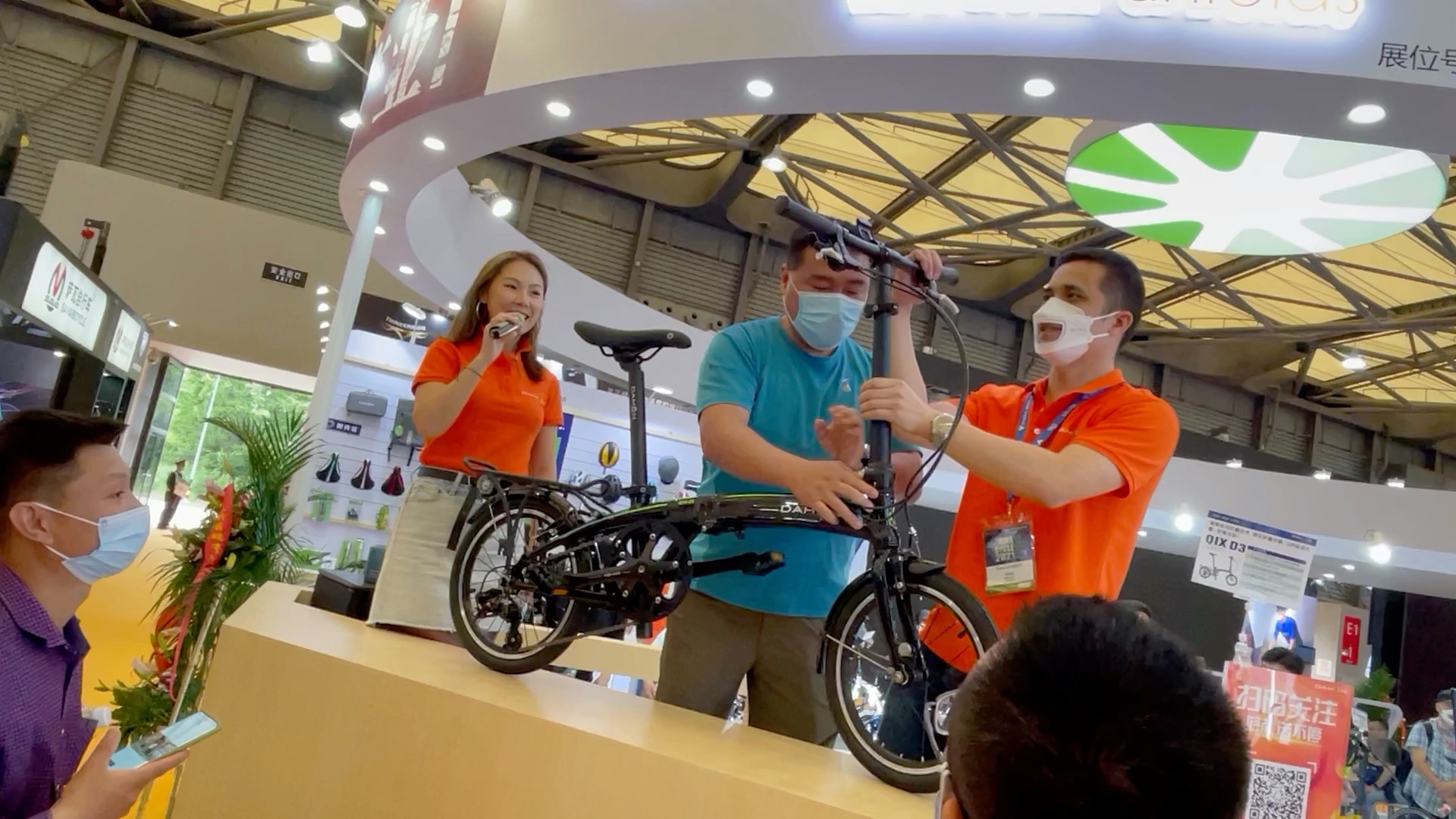 2021上海自行车展大行自行车折叠演示