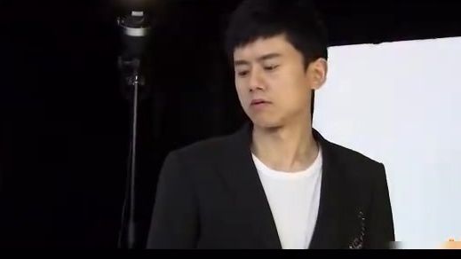 《歌手》探班:张杰西装超酷上演侧颜杀 林忆莲开心到飙歌